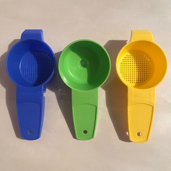 Tupperware | Kitchen | 3 Piece Vtg Tupperware Gadget Lot Sifter Tea ...